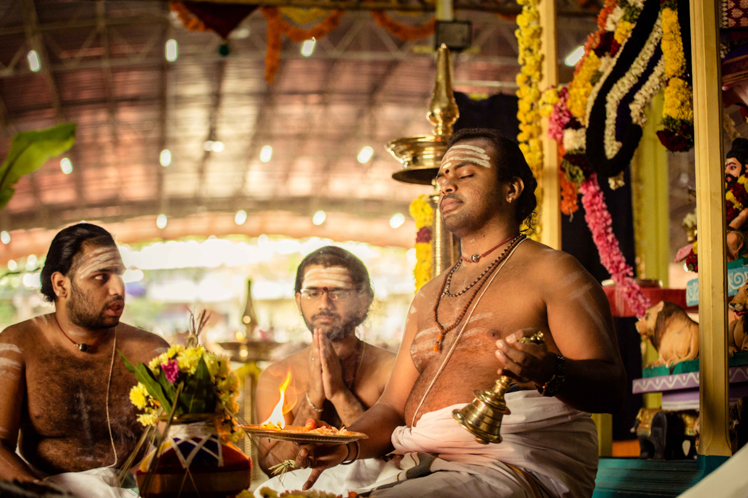 Pujas And Homas North Indian Pandits In Pune Can Deliver - English Saga