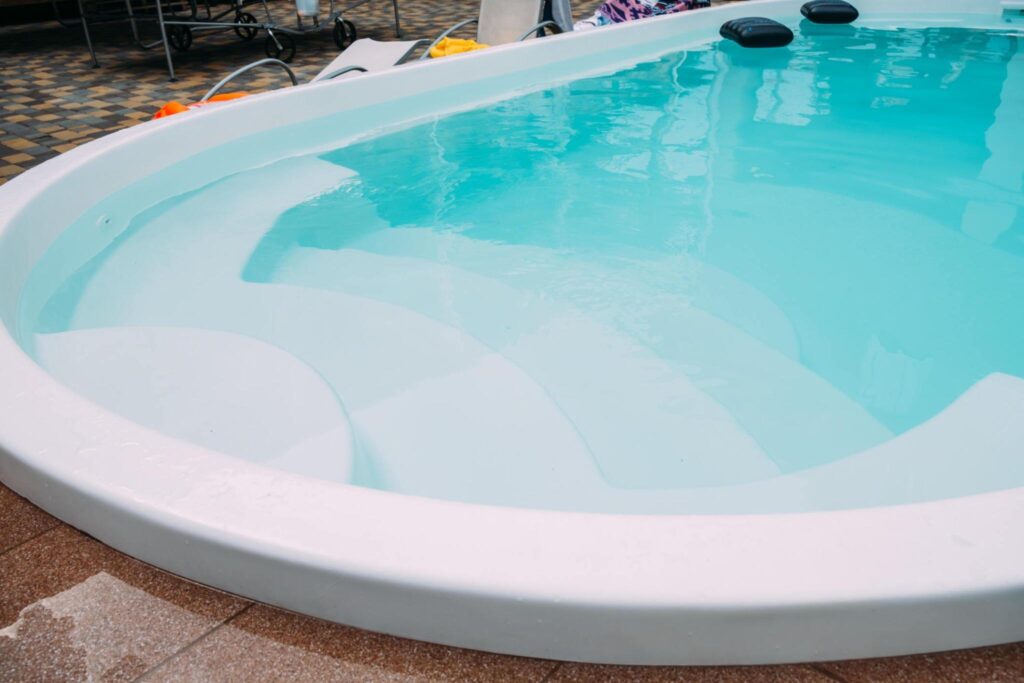 How to choose the perfect finish to make your fiberglass pool stand out ...